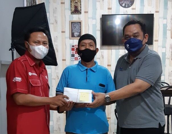 GM Witel Balikpapan Serahkan Paket Bantuan Utk PMP Dibawah 1 Jt – P2Tel
