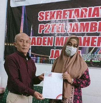 PC Jambi Menyerahkan SK PMP Janda Dan Dakem Kpd AW Alm Puspandoyo-650100 – P2Tel