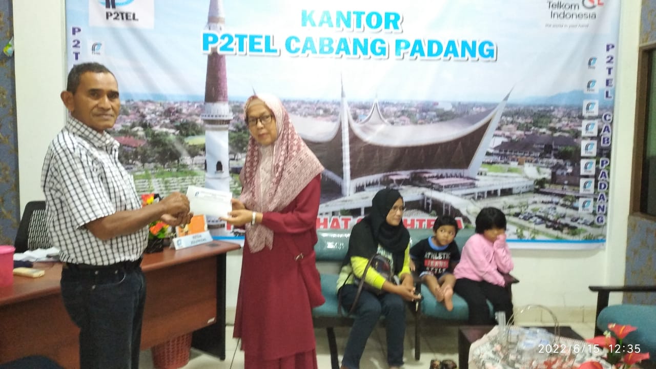 PC Padang Menyerahkan Dakem Kpd AW Alm Bpk Jasmi-460091 – P2Tel