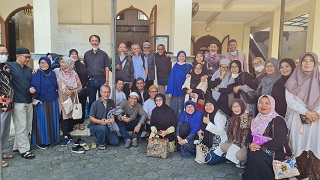 Video-Penyerahan Dakem Kpd Istri Alm Bp Eriawan Priadi Santoso – P2Tel